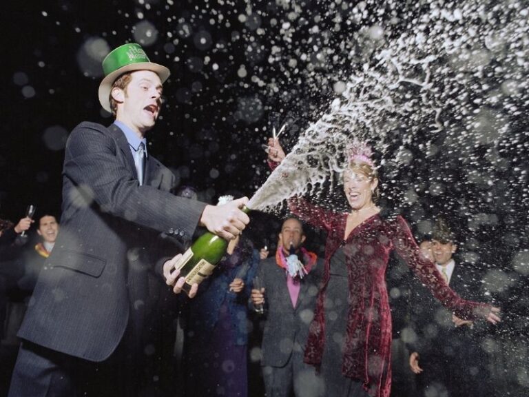 40 Funny Bucket List Ideas -Silly Things To Do Before You Die